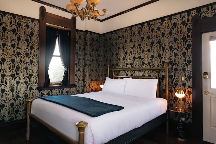 Raven Room In The Weller House Tower—ocean View - Fort Bragg, CA