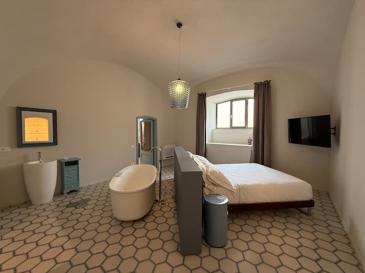 Apt W Jacuzzi_hammam_2 Bth_kitchn_welcome Drink - Battipaglia