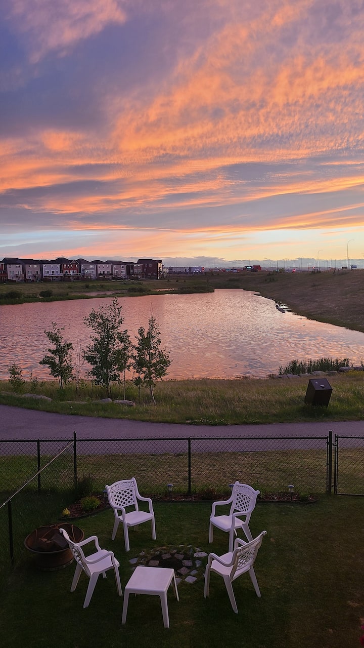 Charming Retreat By The Pond, 5 Min To Airport - Calgary