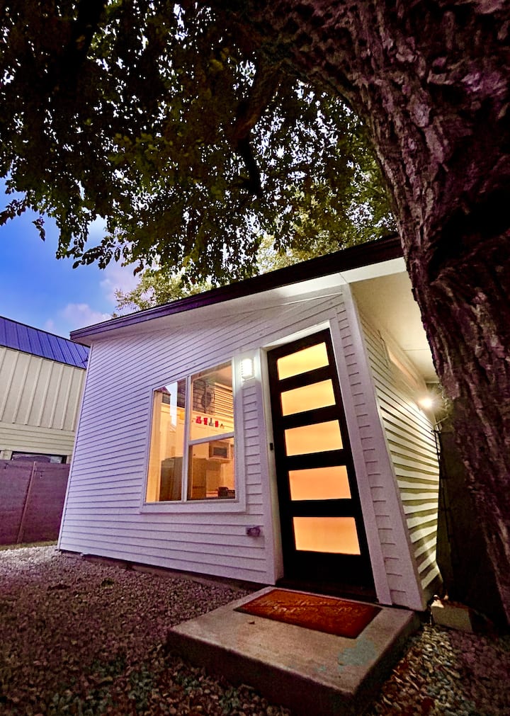 Modern Austin Tiny Home In Chill Neighborhood - Austin, TX