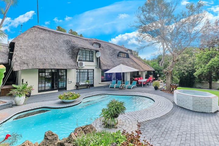 The Jewel House: Fourways Luxury For 12. - Randburg