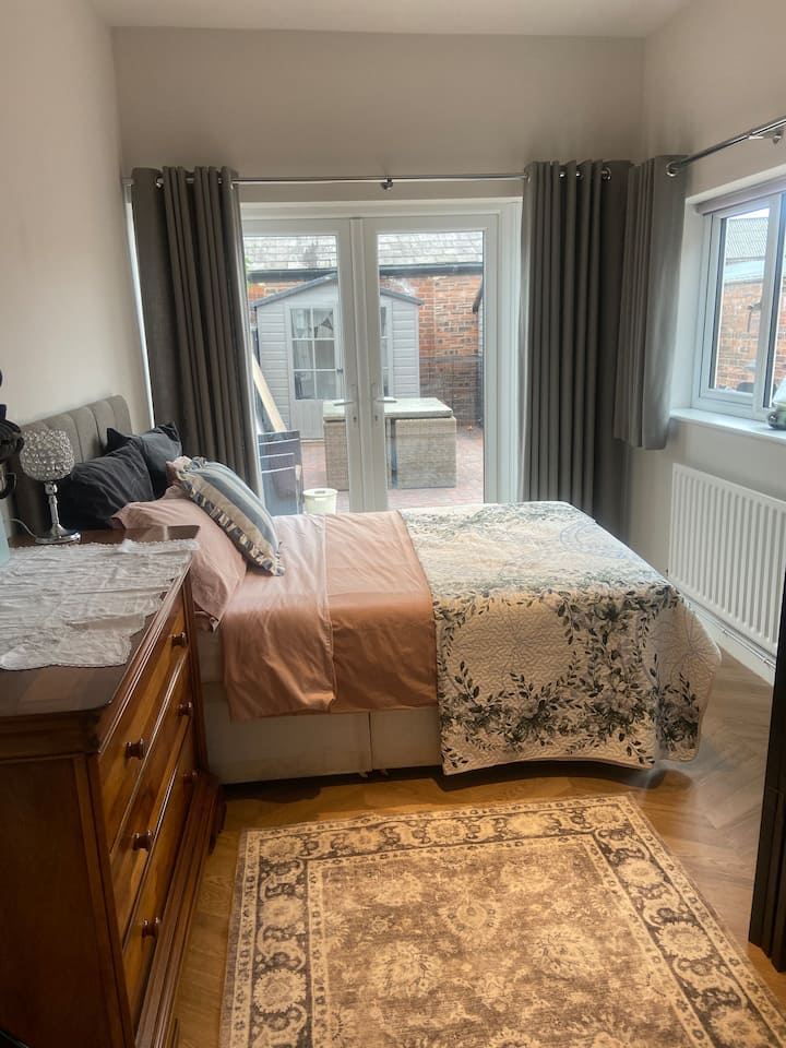 Northwich Town Centre Garden Room , Ground Floor - Knutsford