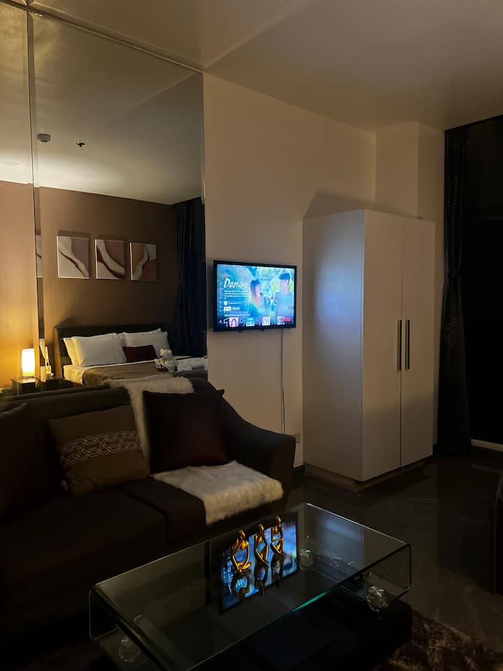 Affordable Suite W/ Balcony - Gramercy Makati - マニラ