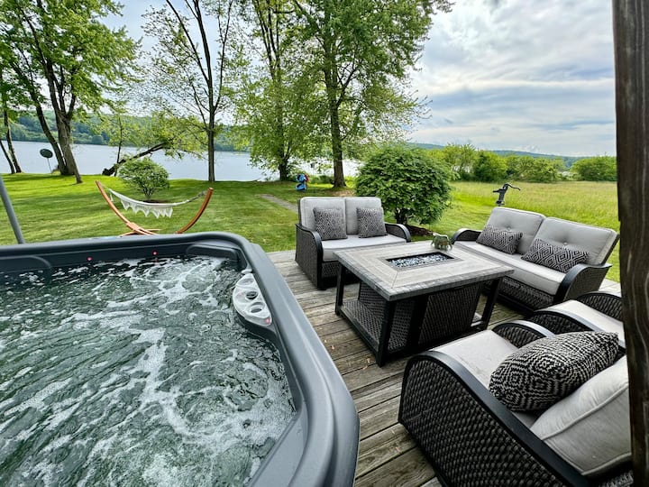 Gorgeous Beachfront House With Hot Tub - Point Beach, CT