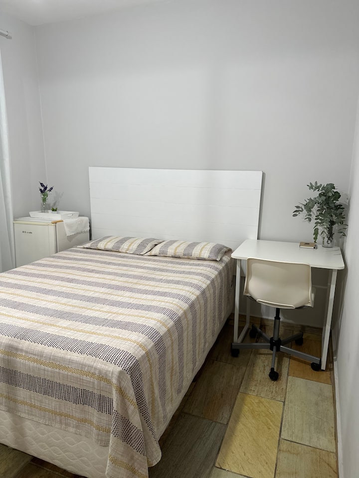 Quarto Acolhedor E Tranquilo. Exclusivo A Mulheres - Vitoria