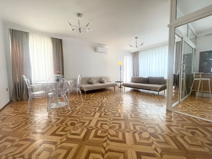 Flame Tower View Apartment In The City Centre - Baku