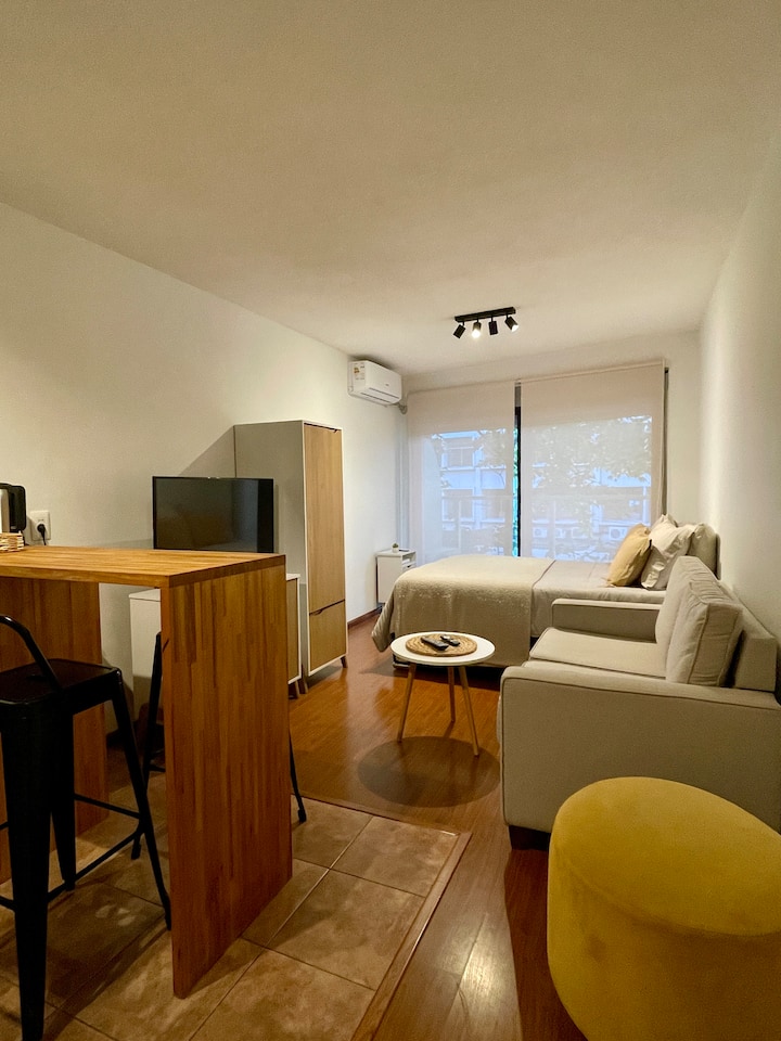 Apto En Cordón, Buena Ubicación - Montevideo