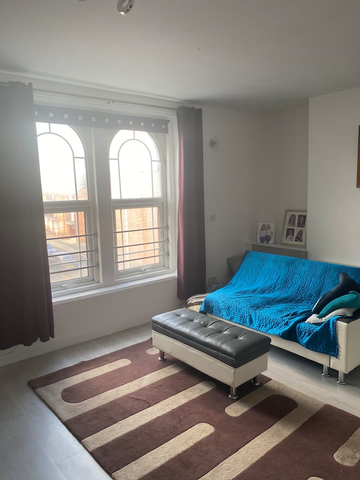 Town Centre Flat - Reading