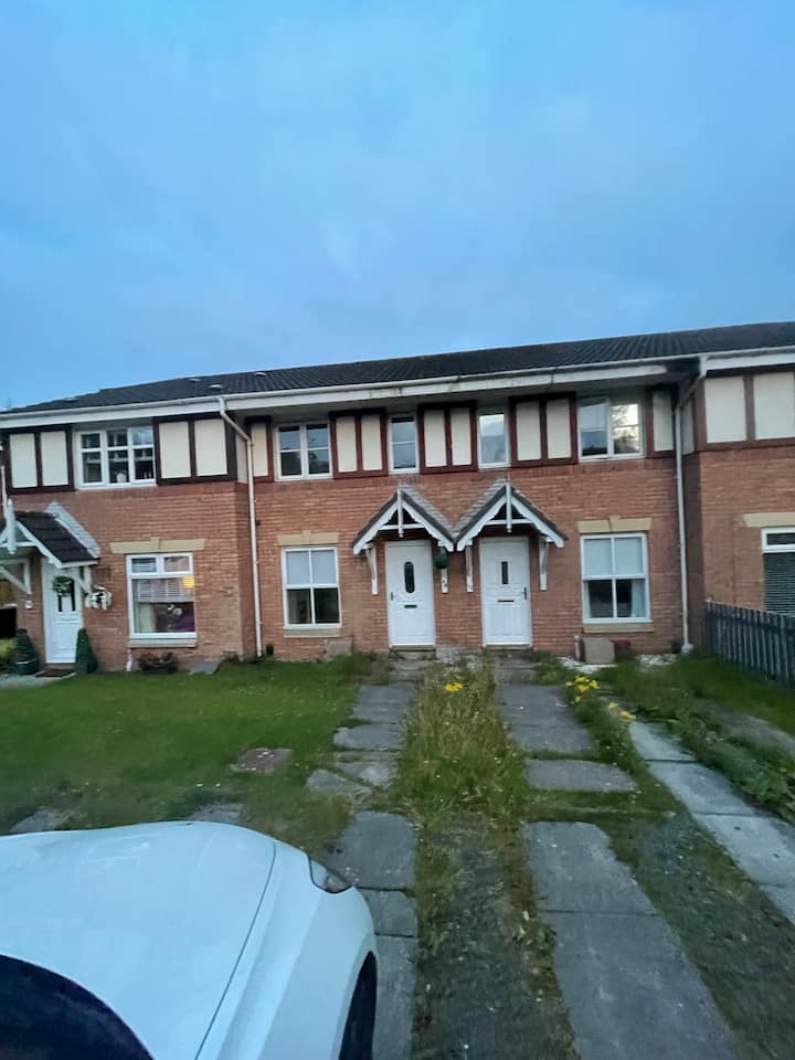 Cozy 2 Bed House Near To M8 - Blantyre