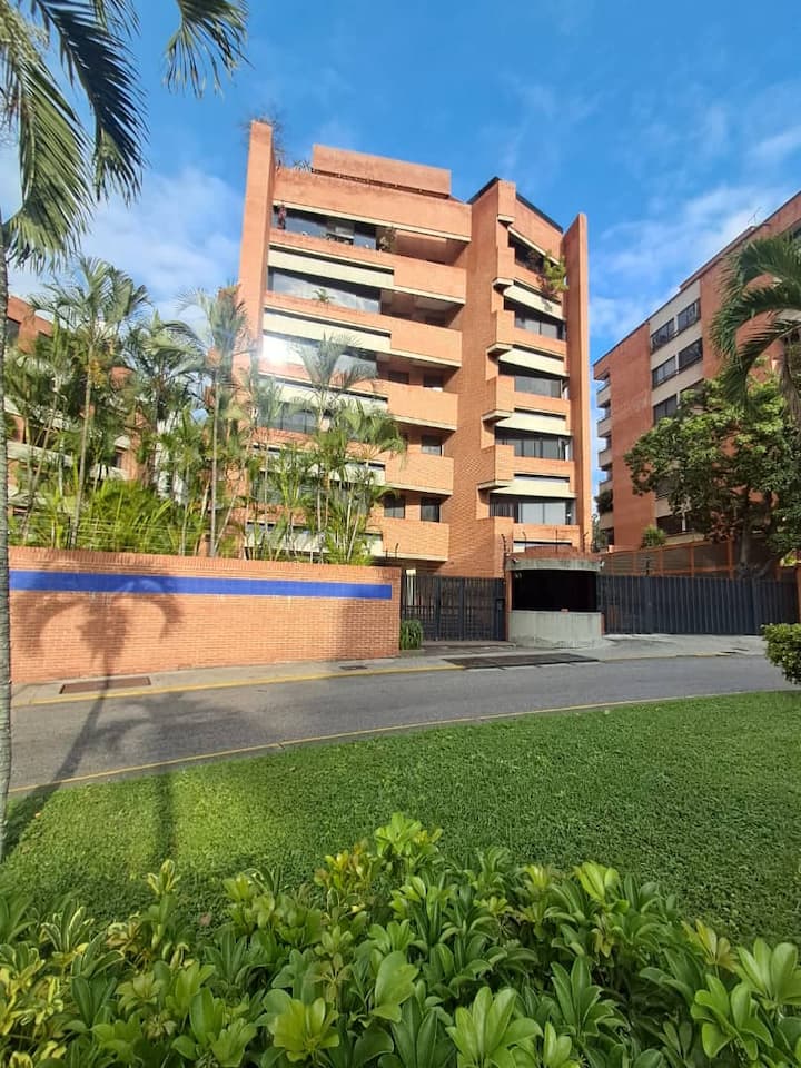 Campo Alegre. Una Joya A Descubrir. - Caracas