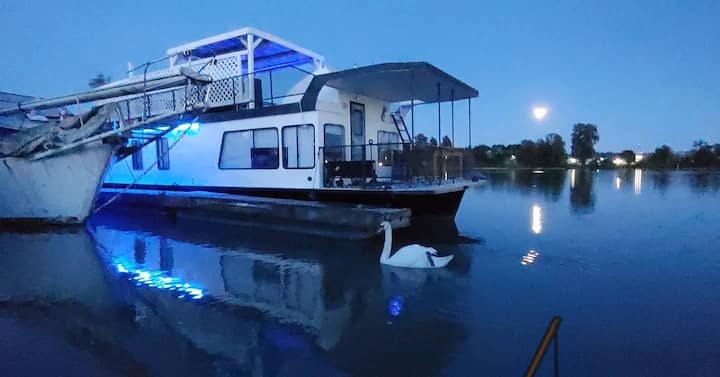 Perfect For Fifa Two Bedroom With Hottub - New Westminster