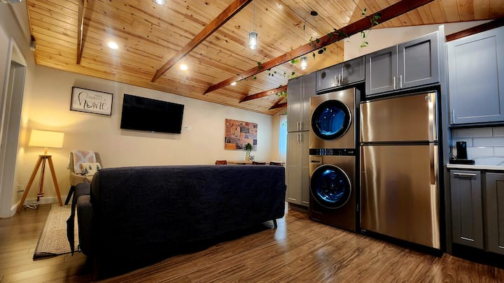 Cozy Guesthouse Getaway - Tacoma, WA