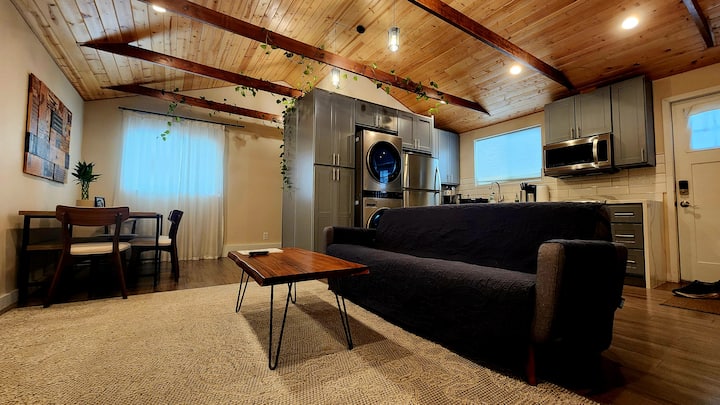 Cozy Guesthouse Getaway - Tacoma, WA