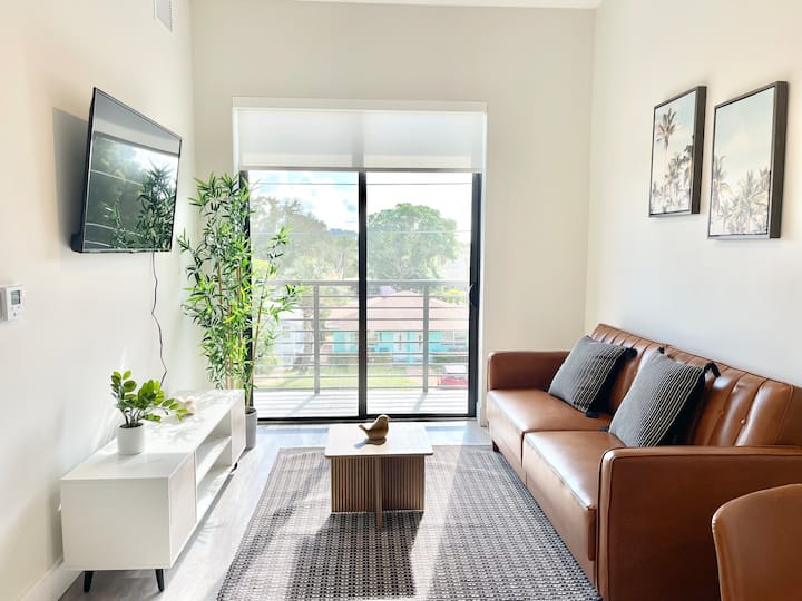 Luxury & Modern 1bed/1bath -King Bed #4 - West Palm Beach, FL