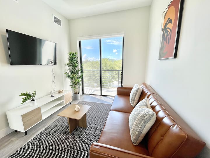 Luxury & Modern 1bed/1bath -King Bed #12 - West Palm Beach