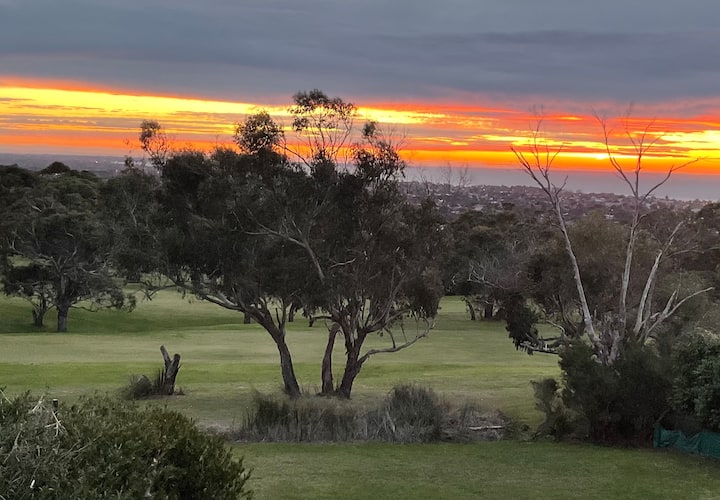 Hidden Gem-romance-family Escape-hot Springs-golf - Red Hill