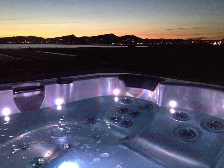 Quiet Jacuzzi & Beach With View - Île de Porquerolles