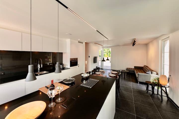 Visit Hasselt In Comfort! Free Parking. - Hasselt