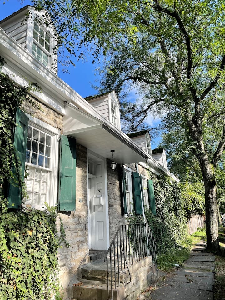 The Ivy On The Stone Manse - Kingston, NY