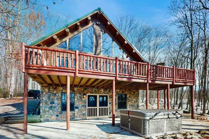 Dog-friendly 2bd Log Cabin With Private Hot Tub - Swallow Falls State Park, Oakland