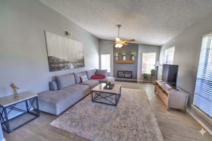 10 Min To Everything! Charming 3br In Prime Frisco - Carrollton, TX
