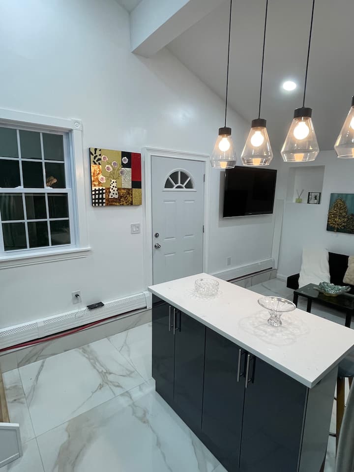 Modern/new 1br Apt- Shops 5mn - Massapequa, NY