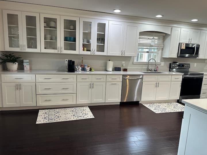 Spacious 3 Bedroom Home - Pueblo, CO