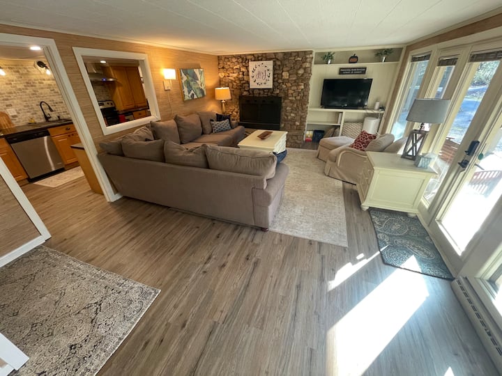 Streamview Retreat Near I-77/40 - Statesville, NC