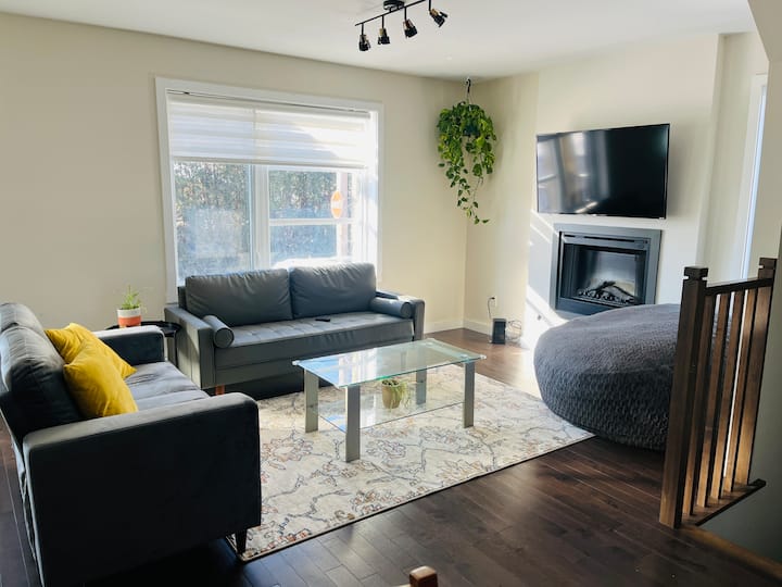 Cozy Retreat: 2br Haven With Warm Touches - Mirabel