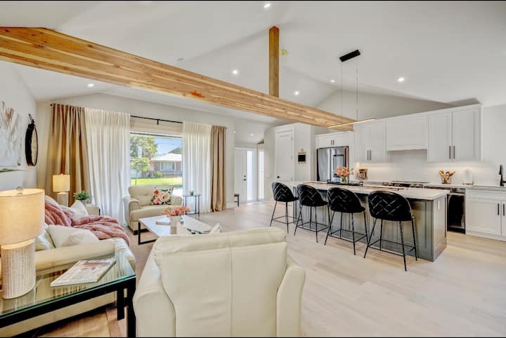 Gorgeous Home Away From Home - Mississauga