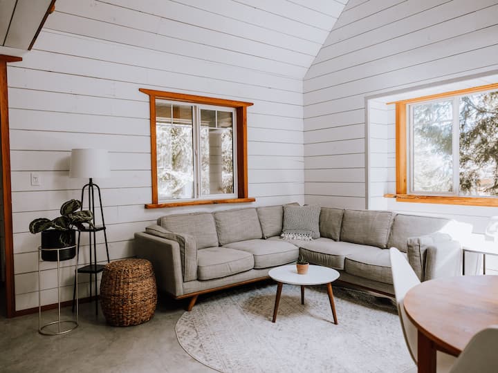 Saltaire Cottage - Salt Spring Island