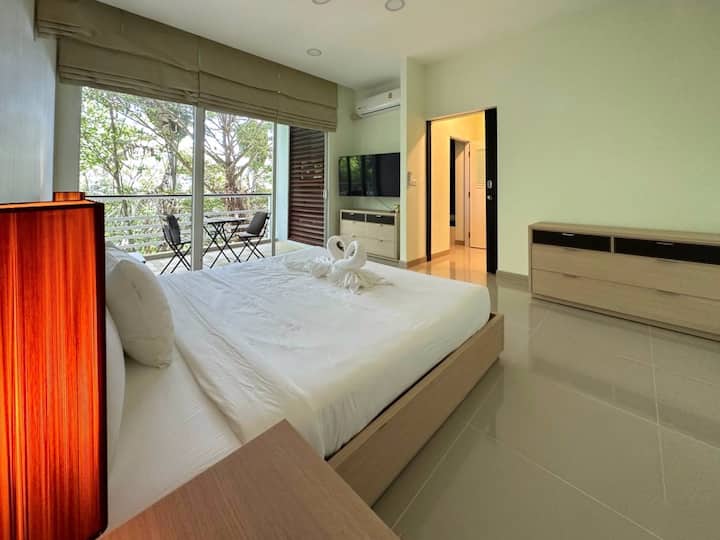 Spacious 3 - Bedroom Apartment, Karon Hill, Phuket - Kata Beach