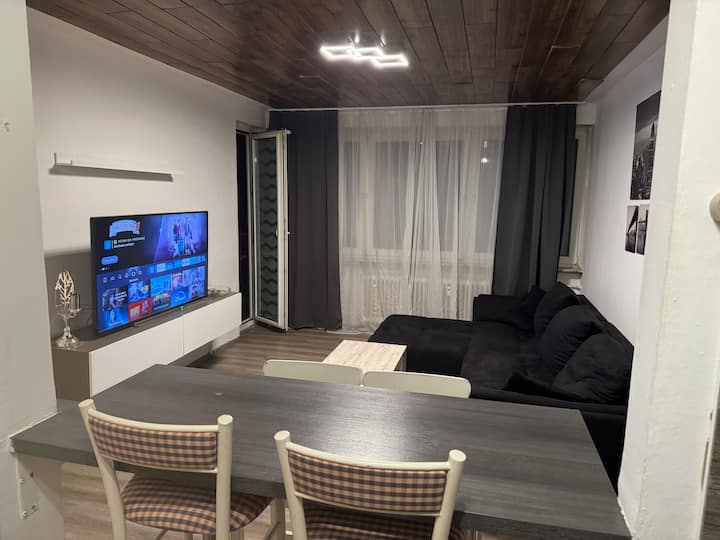 Offenbach 2 Zim.ebk, Mit Balkon - Neu Renoviert - Offenbach