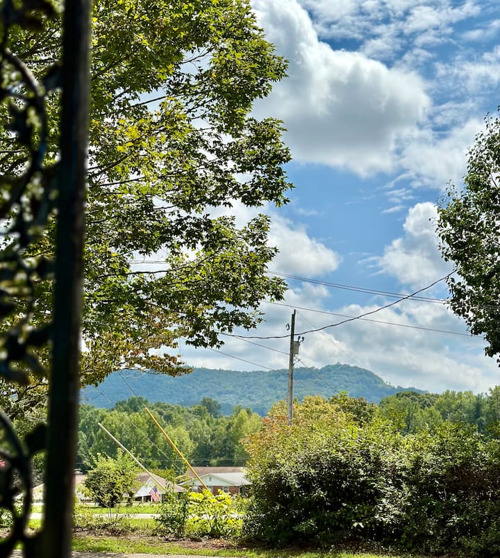 The Grandview: Luxe Home W Mountain Views - Saluda Lake, SC