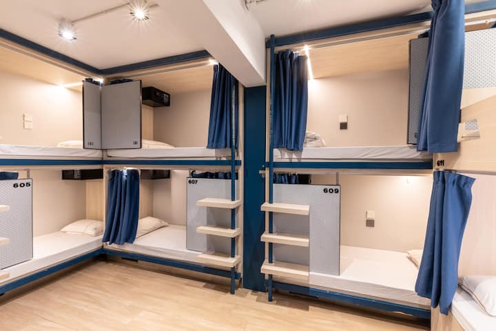 One Bed - Mixed 8 Bedroom Dorm - Hong Kong