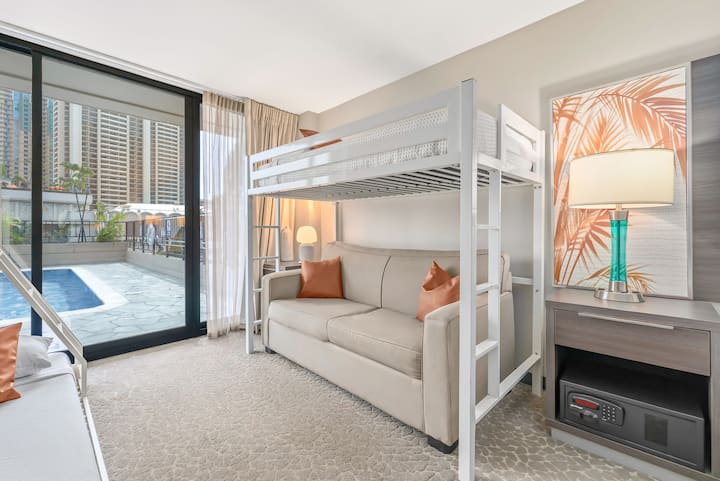 Backyard Pool + Parking + Sleeps Up To 7 Guests! - Honolulu, HI