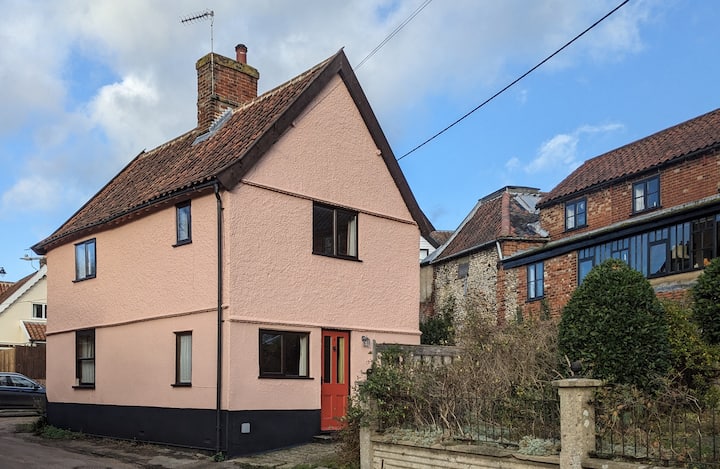 Cosy Detached Cottage And Garden - Suffolk