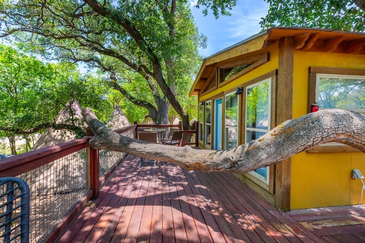 Cozy Treehouse With Scenic Views In Canyon Lake - Canyon Lake, TX