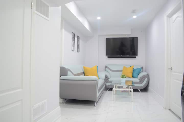Modern Guest Suite In Brampton - Brampton
