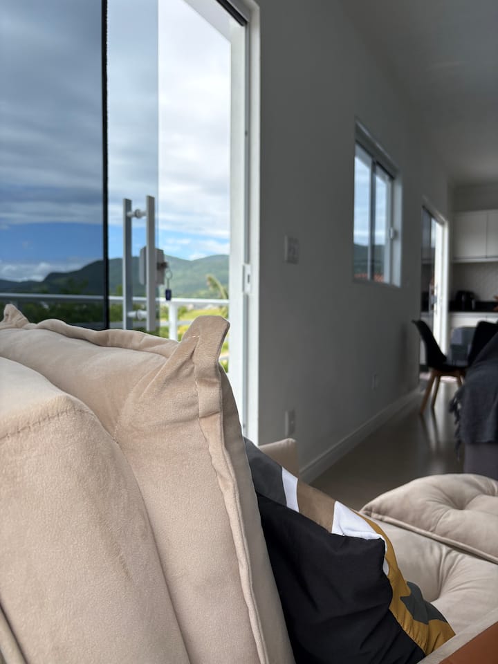 Casa Com A/c,  Churrasqueira, Terraço à 5min Praia - Garopaba