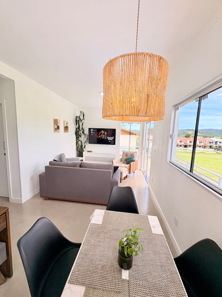 Casa Com A/c,  Churrasqueira, Terraço à 5min Praia - Garopaba