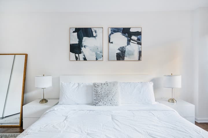 3-bed/2-bath In Ues With Private Balcony - Manhattan, NY