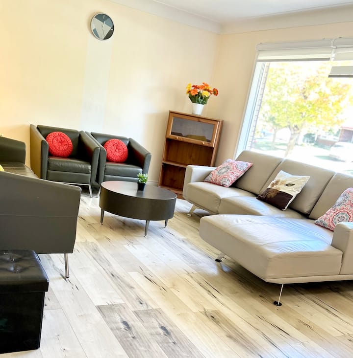 House Near Fairview Park Mall - カナダ キッチナー