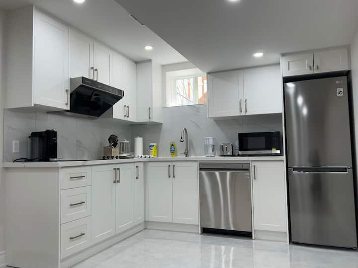 新装修现代风格的月租房 - Vaughan