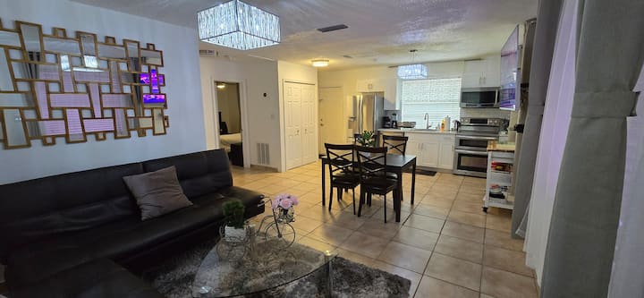 Beautiful Two-bedroom Home In Miami-cgables-c Grov - Coral Gables, FL