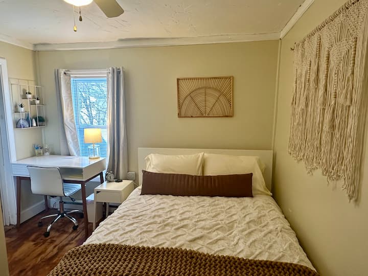 Cozy Cute Convenient Central Apt -