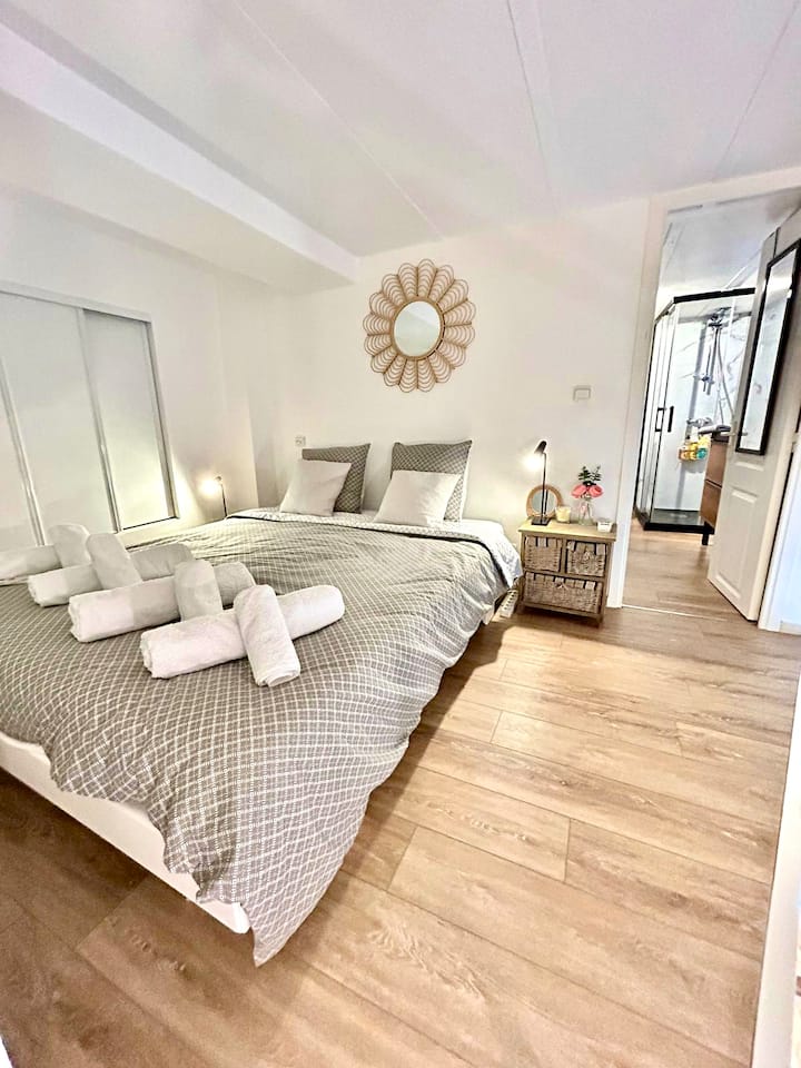 Petit Duplex ~ Centre Ville ~ Proche Des Plages - ニース