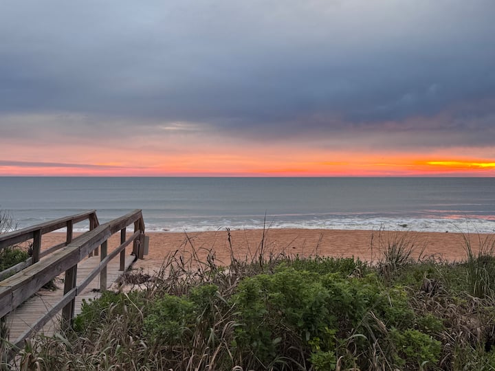 Book And Stay Today! Few Steps To Ocean! - Ormond Beach, FL