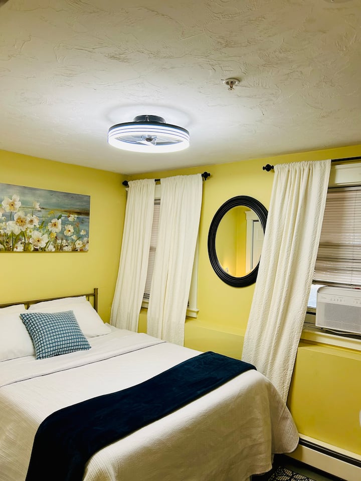 Private Comfortable Room - Worcester, MA