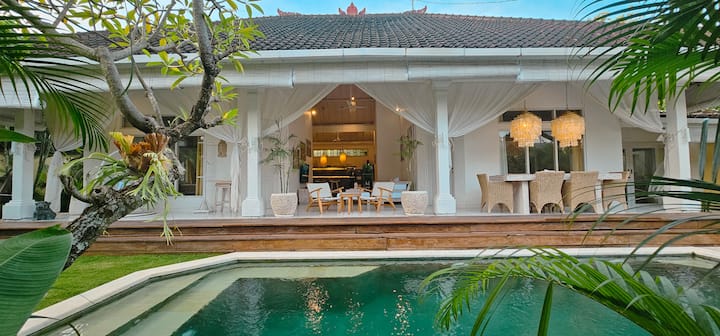 Central Seminyak 3 Mins Walk To Beach W/ Breakfast - Kuta